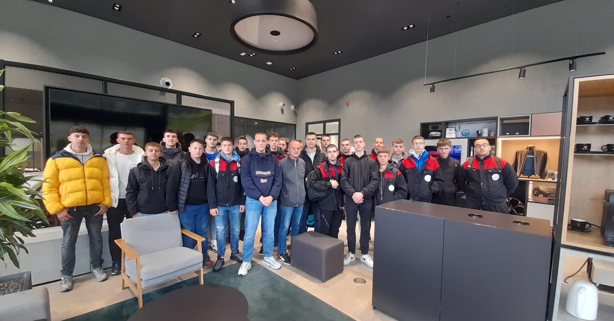 Posjeta učenika firmi PORSCHE BH INTER AUTO – www.ssskskola.edu.ba